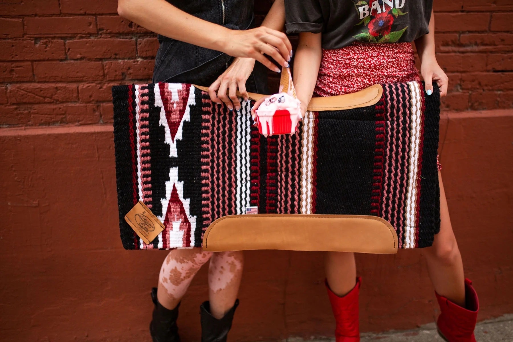 Impact Gel Sweet Treat Contour Cut with Felt Saddle Pad– Horse.com